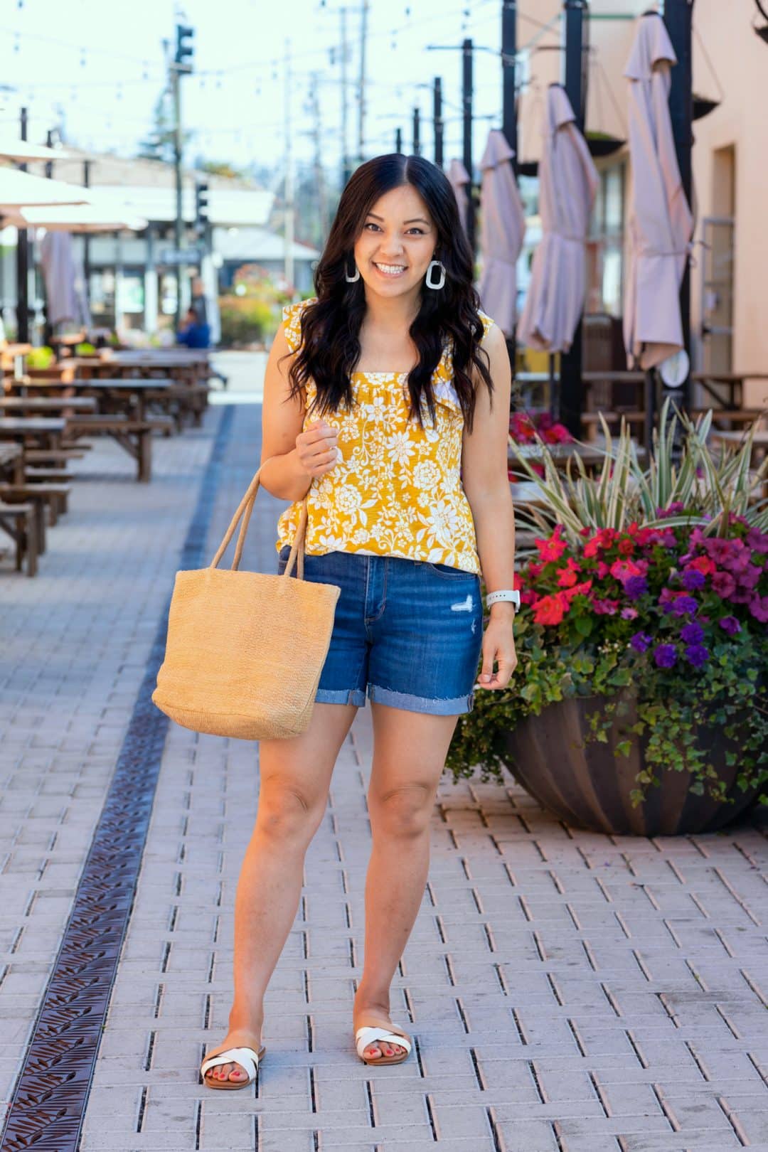 15 Outfits With Comfortable Denim Shorts