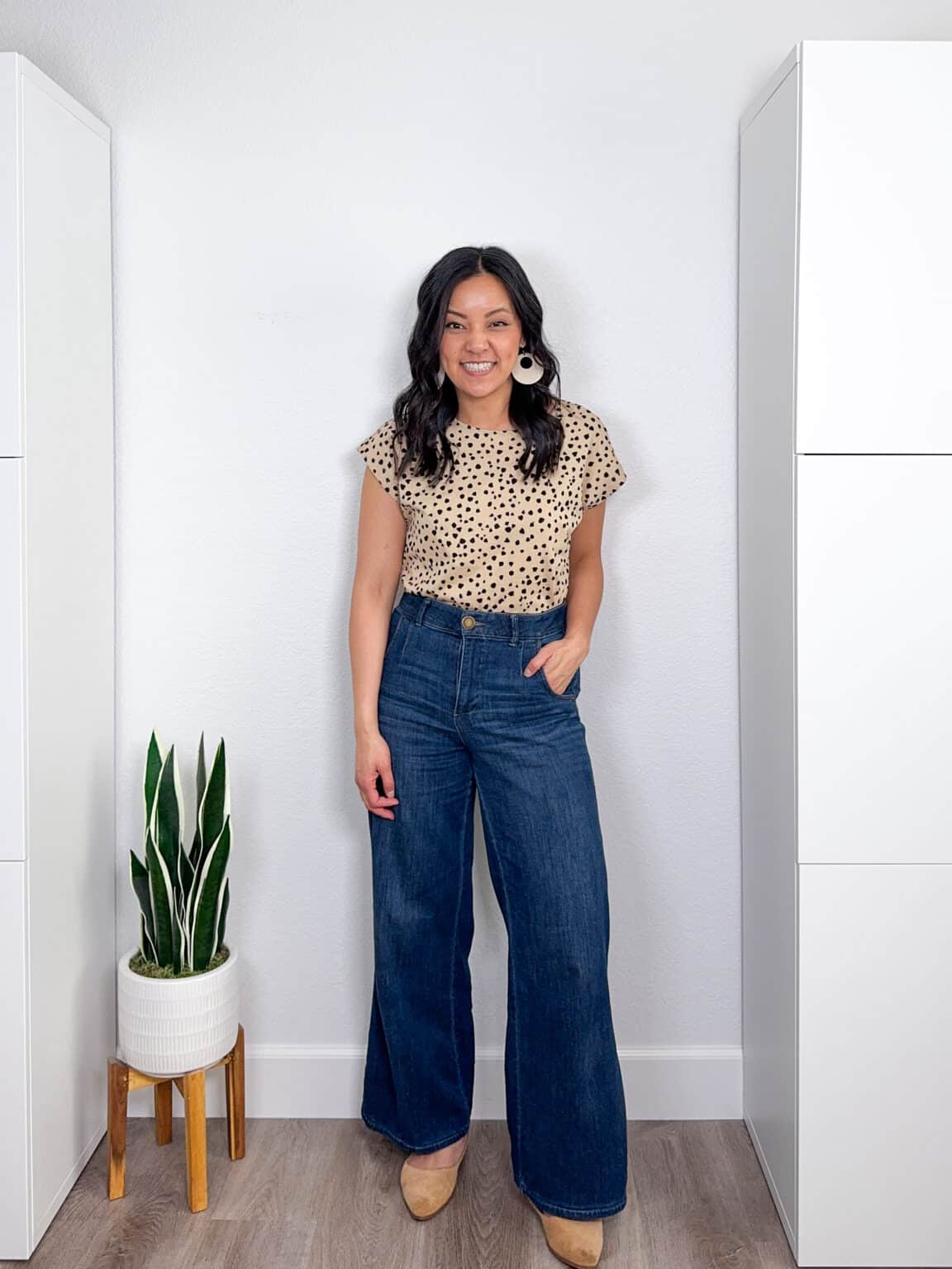 How to Wear Wide Leg Jeans: Styling Tips, What to Wear With Wide Leg ...